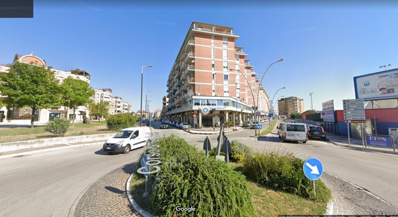 Locale commerciale in vendita a Civitanova Marche