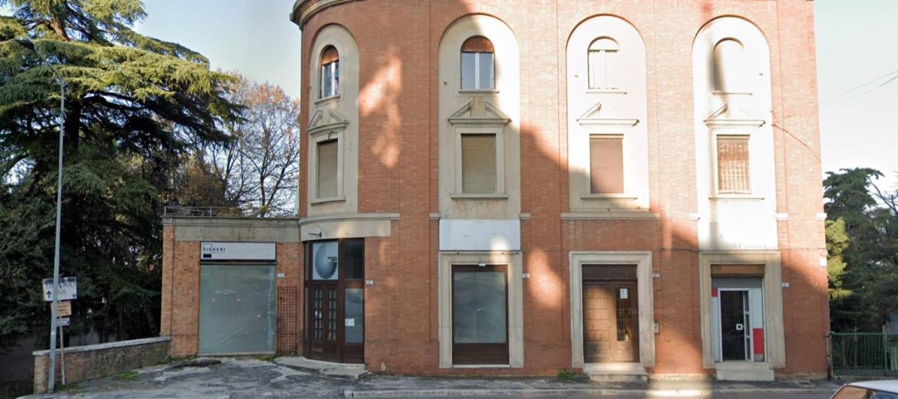 Locale commerciale in vendita a Macerata