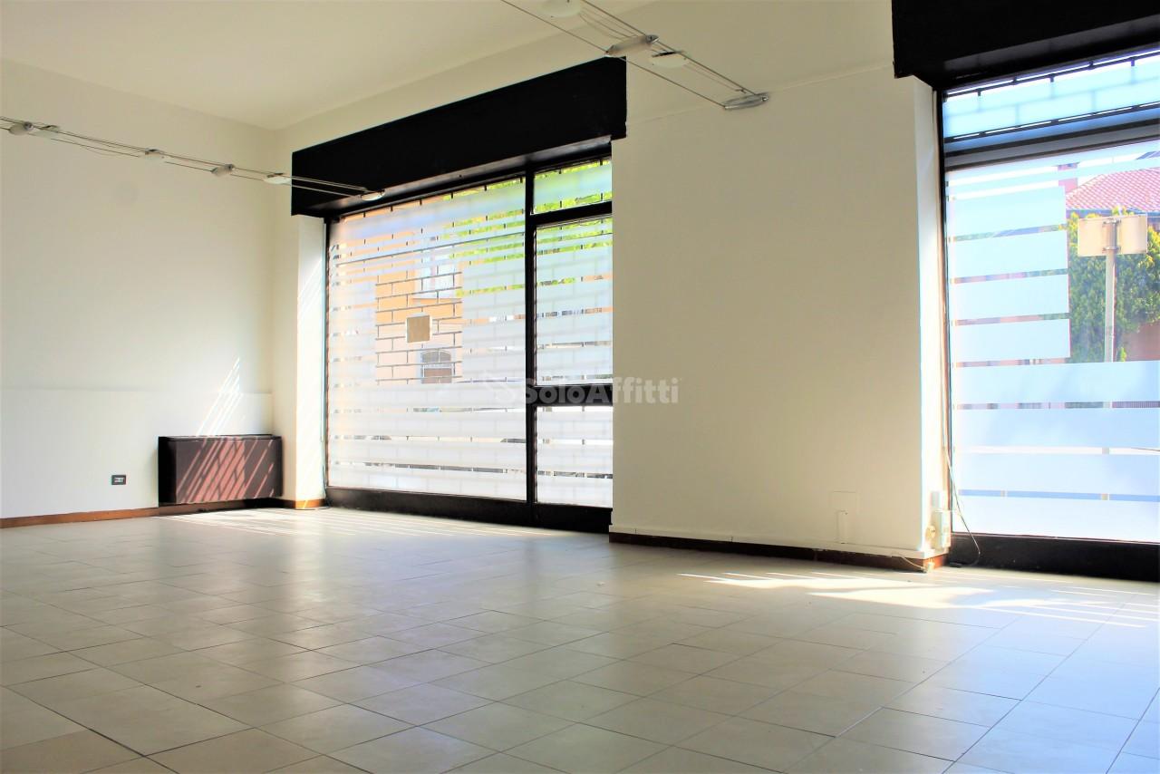 Negozio in affitto a Parabiago