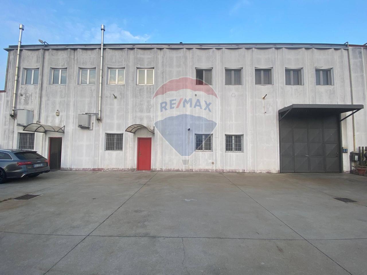 Negozio in vendita a Locate Di Triulzi