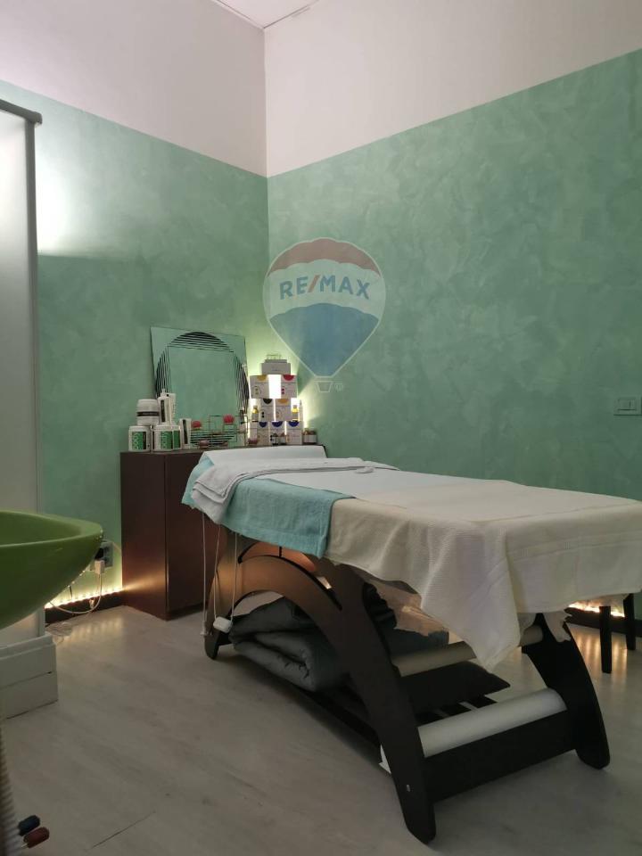 Esercizio commerciale in vendita a Milano