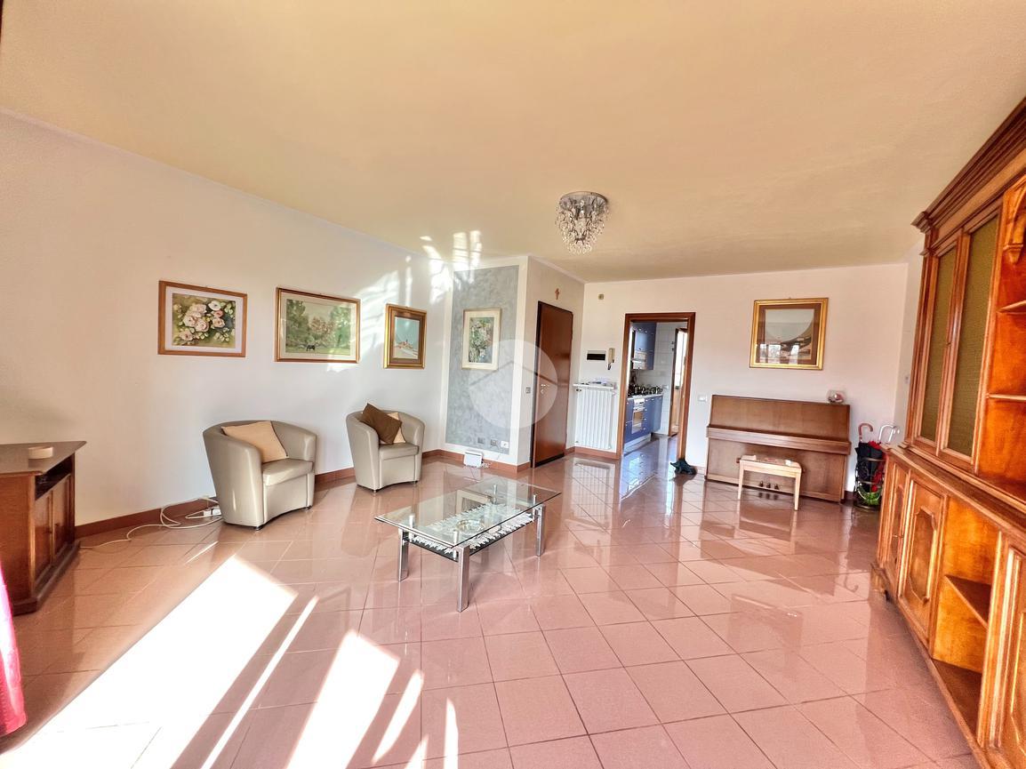 Appartamento in vendita a Desenzano Del Garda