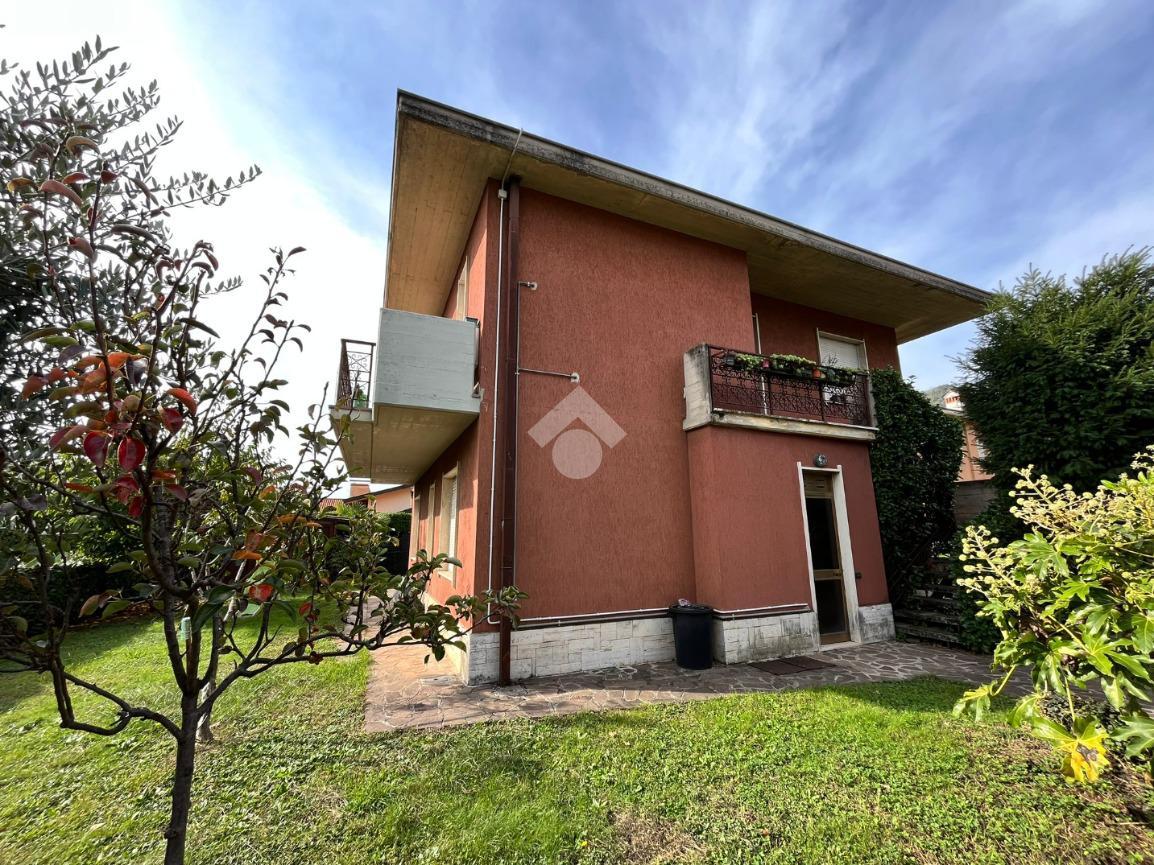 Villa in vendita a Alzano Lombardo