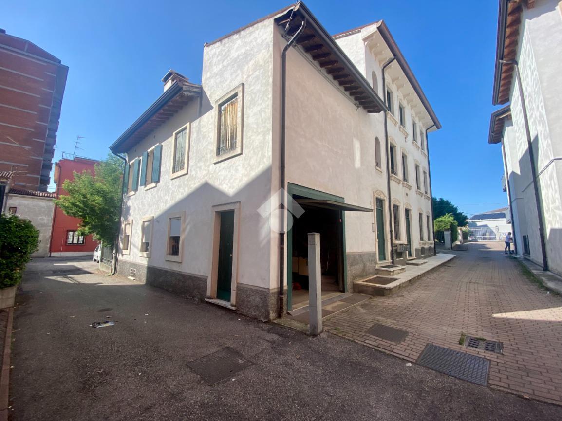 Rustico in vendita a San Giovanni Lupatoto