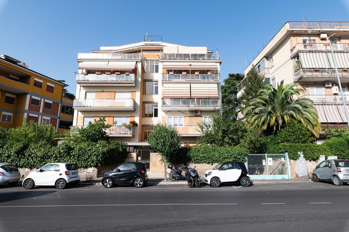 Trilocale in Via Camillo Serafini 15, Roma