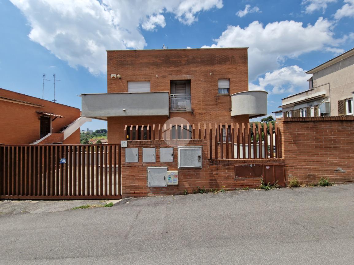 Trilocale in Via dei Bandinelli 17, Roma