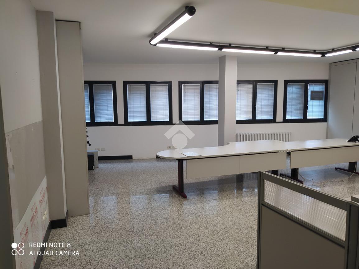Ufficio in affitto a Trescore Balneario