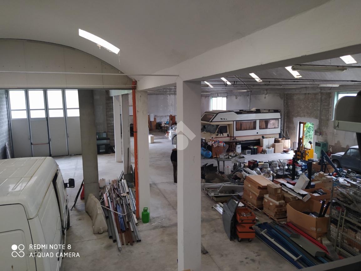 Capannone in vendita a Villongo