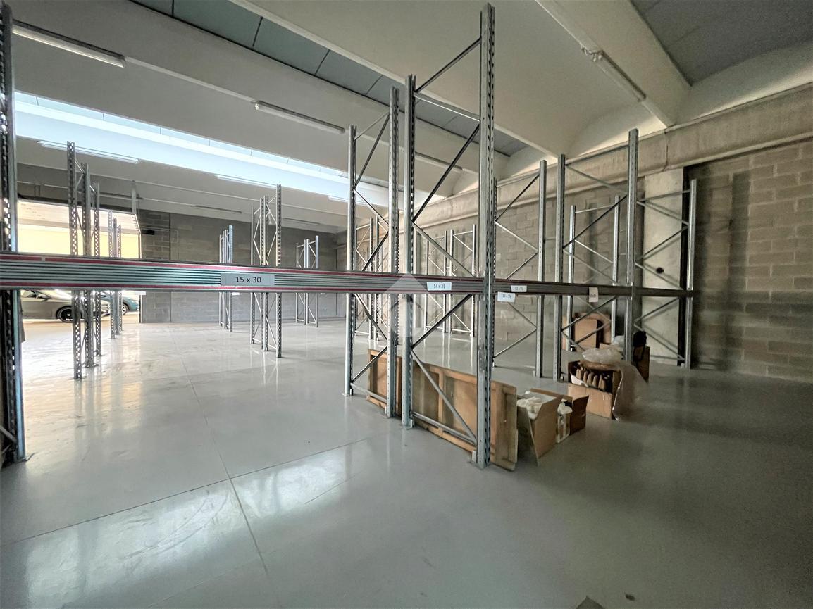 Capannone in vendita a Carobbio Degli Angeli