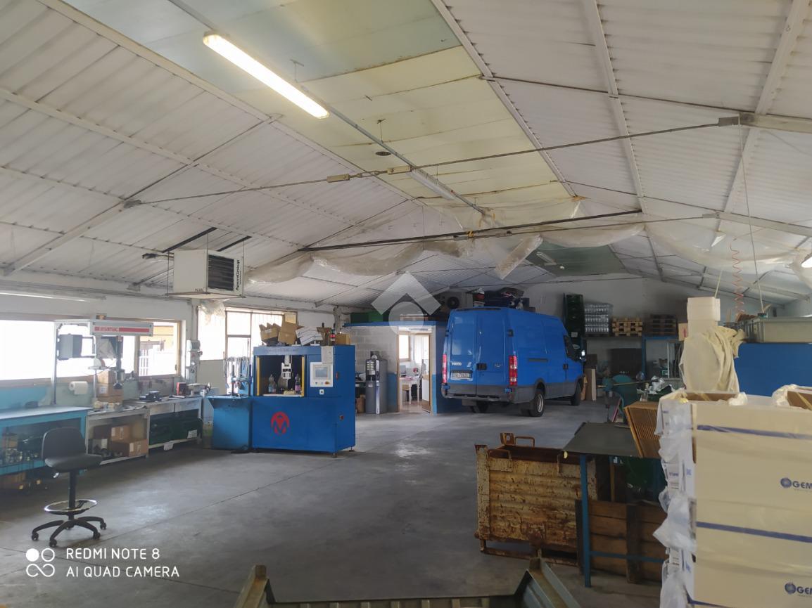 Capannone in vendita a Gorlago