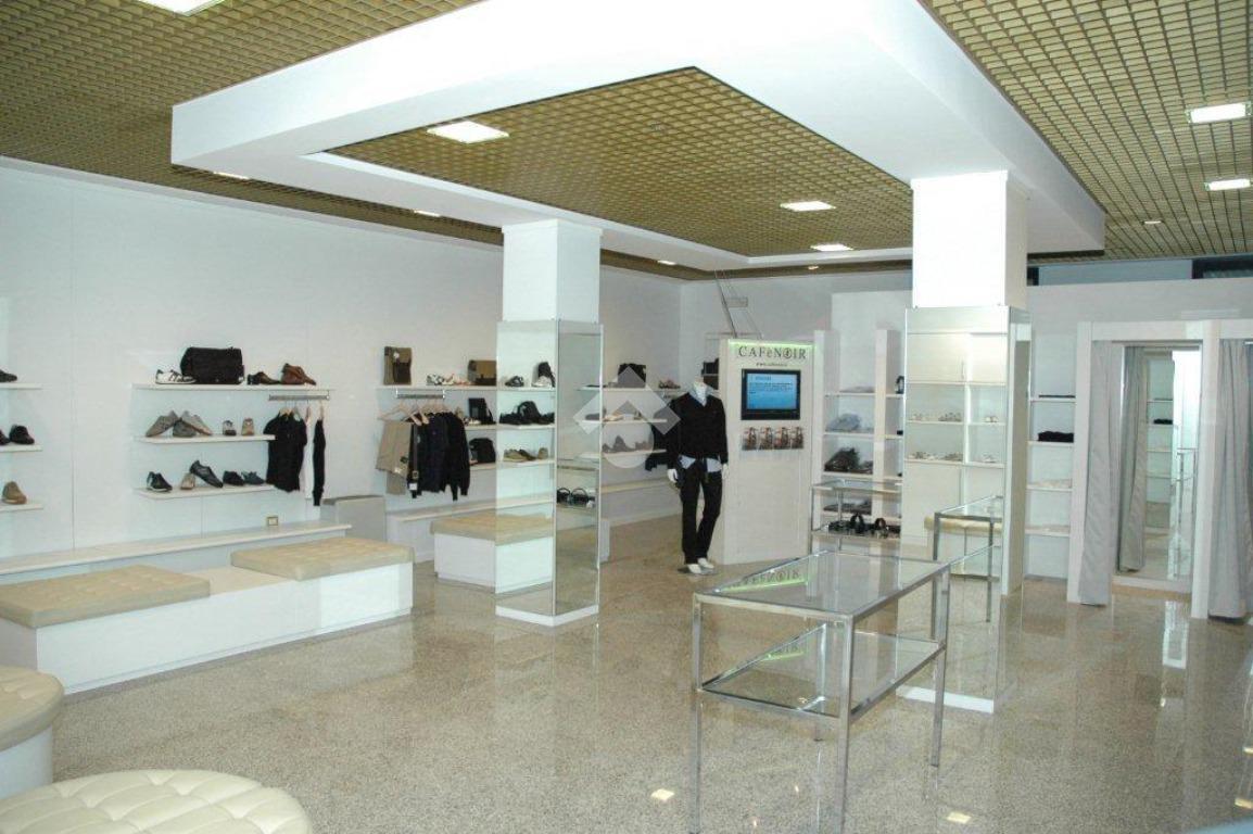 Negozio in affitto a Trescore Balneario