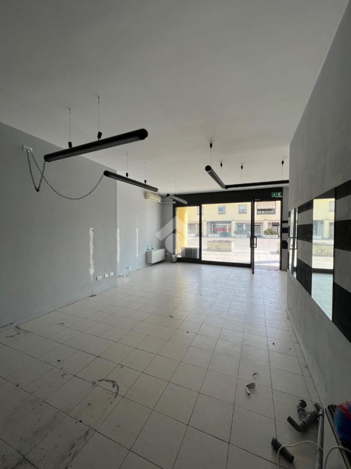 Negozio in affitto a Villongo