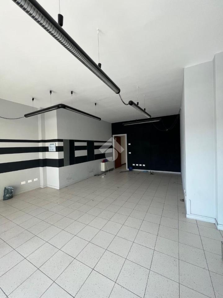 Negozio in affitto a Villongo