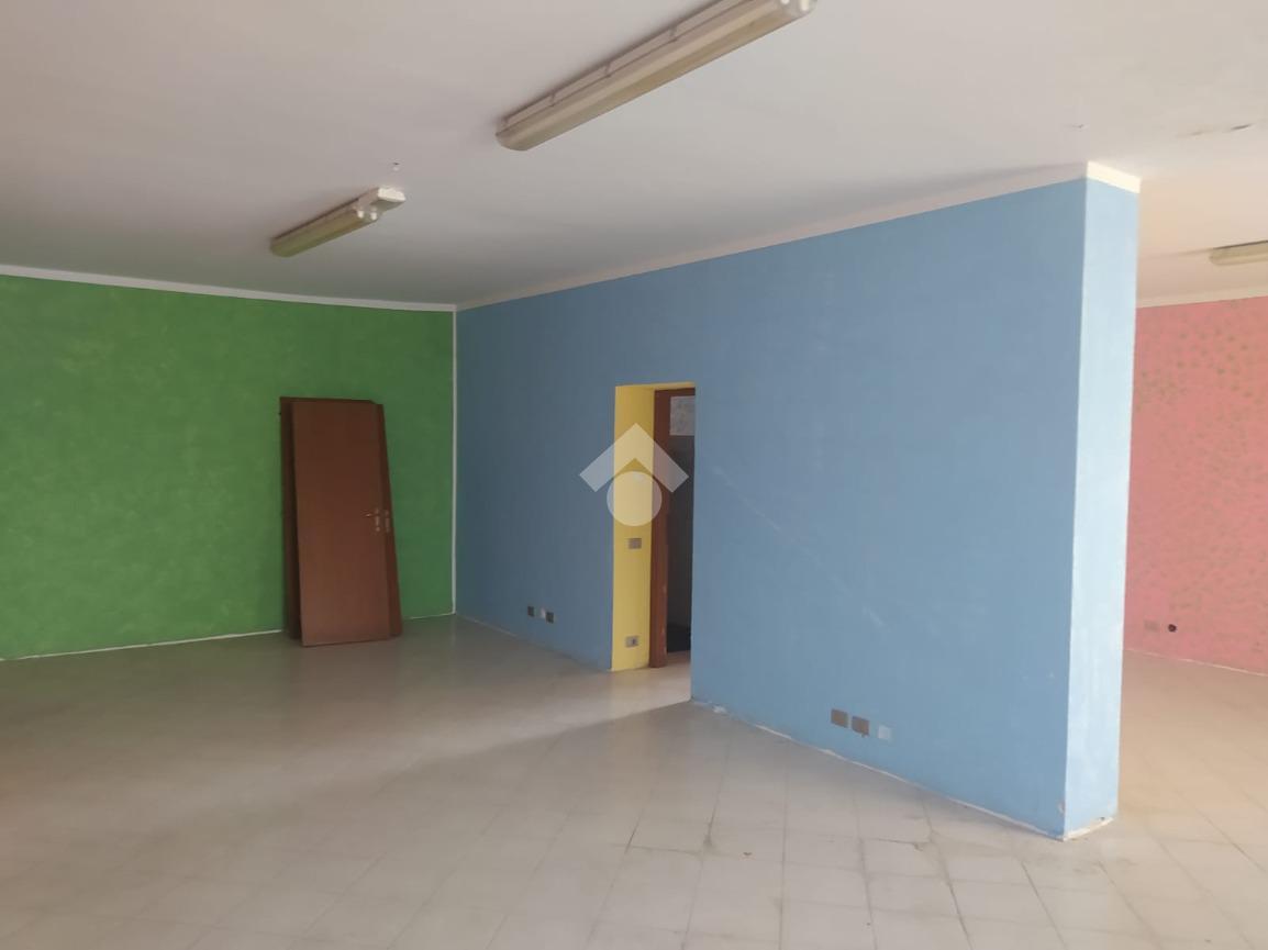 Negozio in affitto a Carobbio Degli Angeli