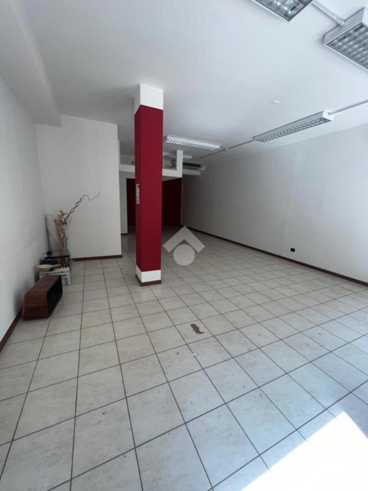 Negozio in vendita a Trescore Balneario