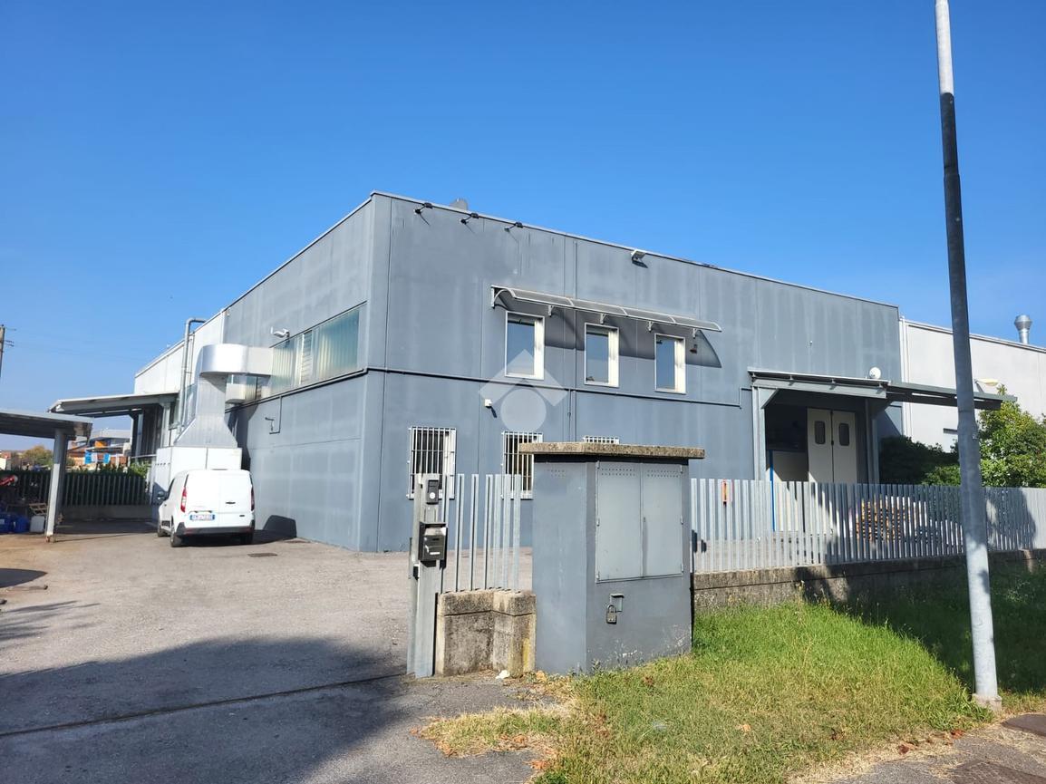 Capannone in affitto a Grumello Del Monte