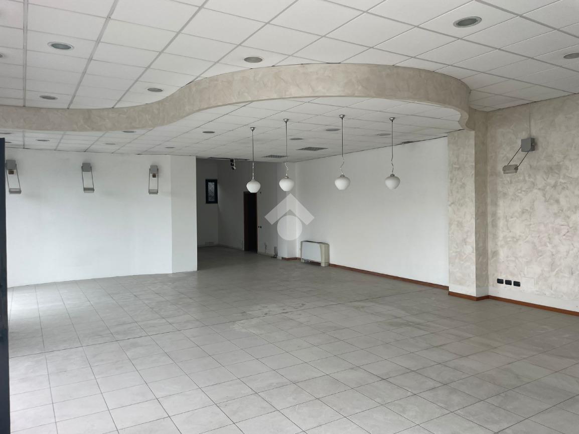 Negozio in vendita a Gorlago