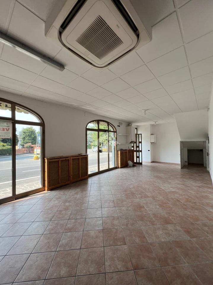 Negozio in vendita a Carobbio Degli Angeli