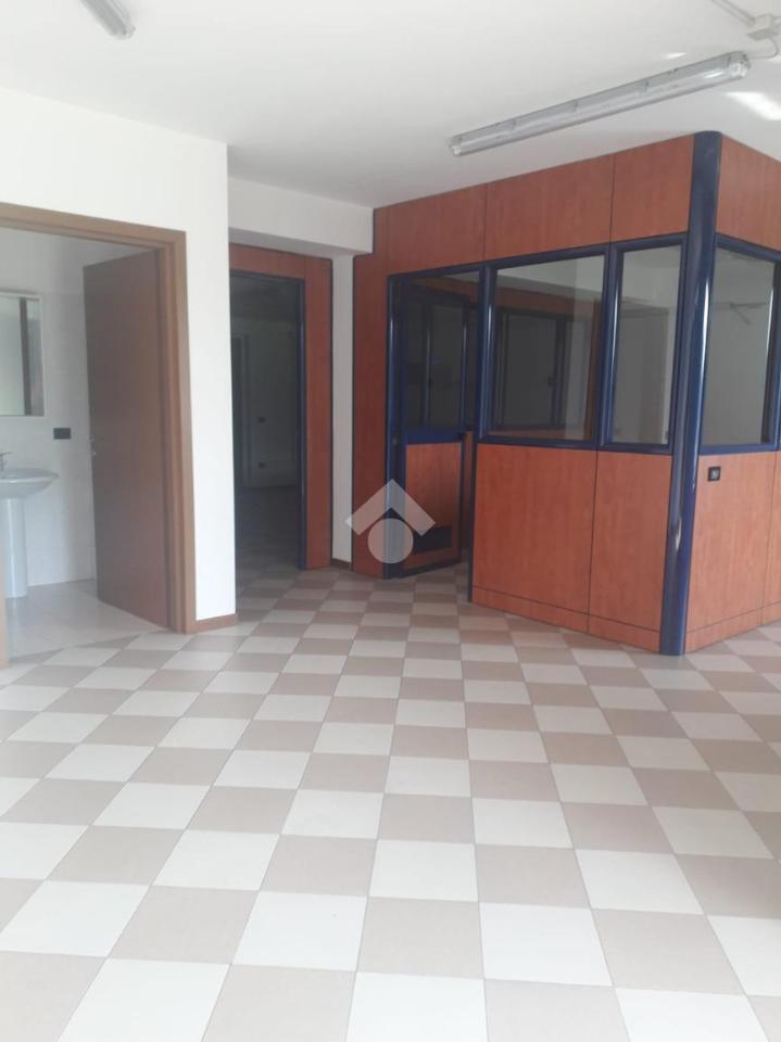 Ufficio in affitto a Trescore Balneario
