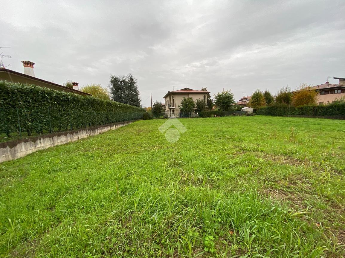 Terreno edificabile in vendita a Castelli Calepio
