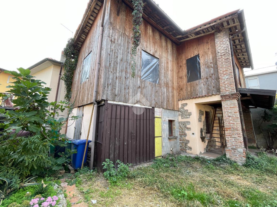 Rustico in vendita a Osio Sopra