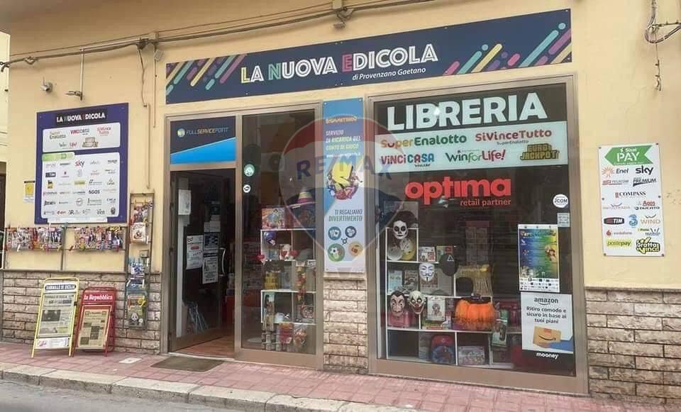 Esercizio commerciale in vendita a Balestrate