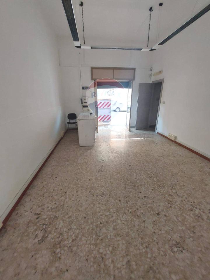 Negozio in affitto a Afragola