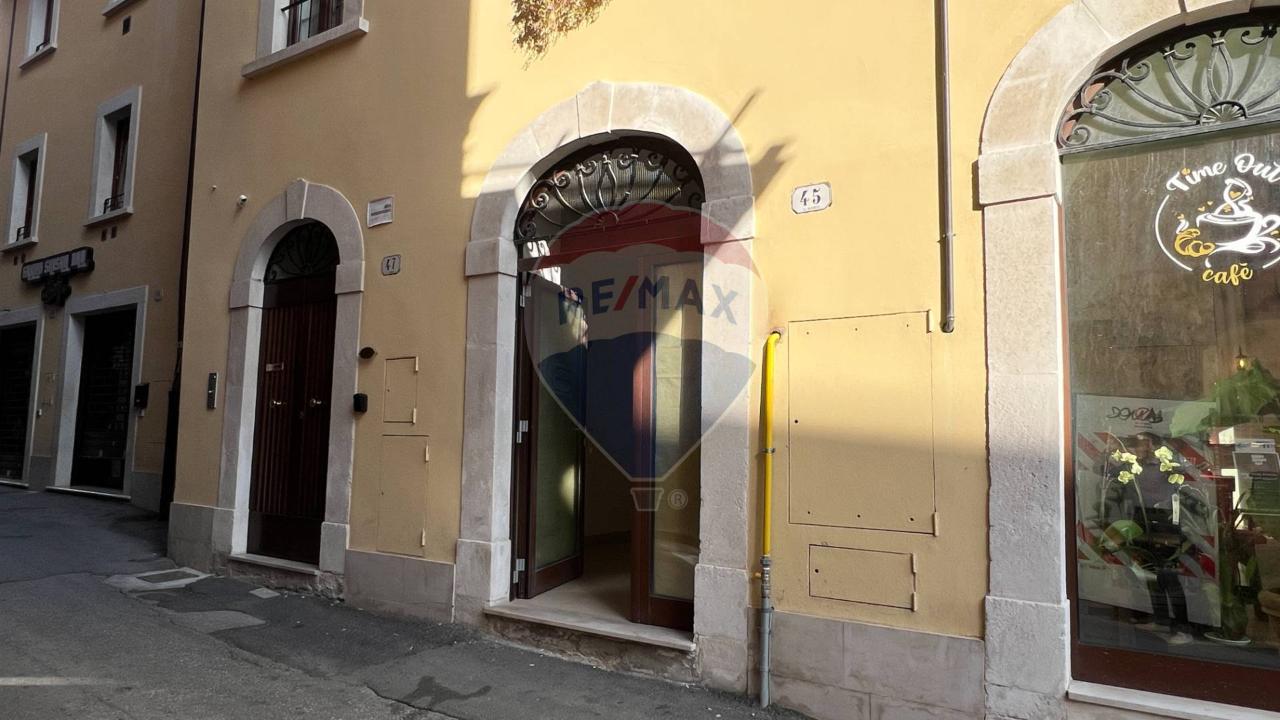 Negozio in affitto a L'Aquila