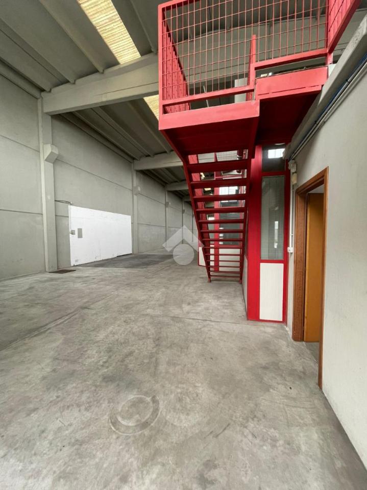 Capannone in vendita a Martinengo