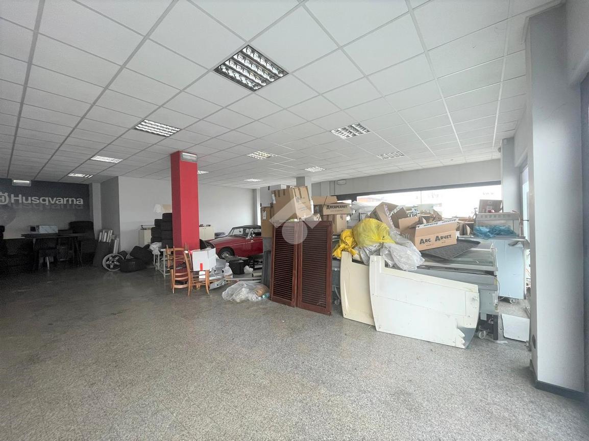 Negozio in affitto a Calcinate