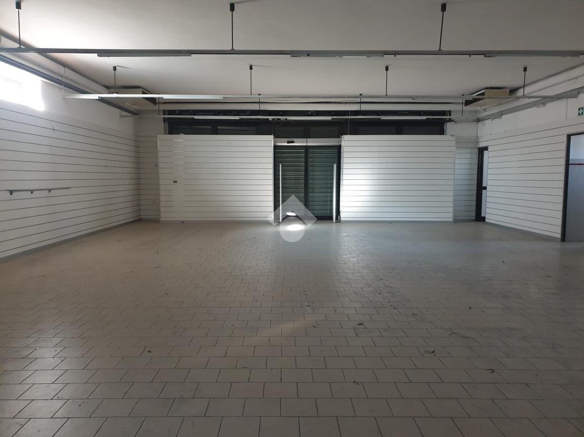 Negozio in affitto a Urgnano