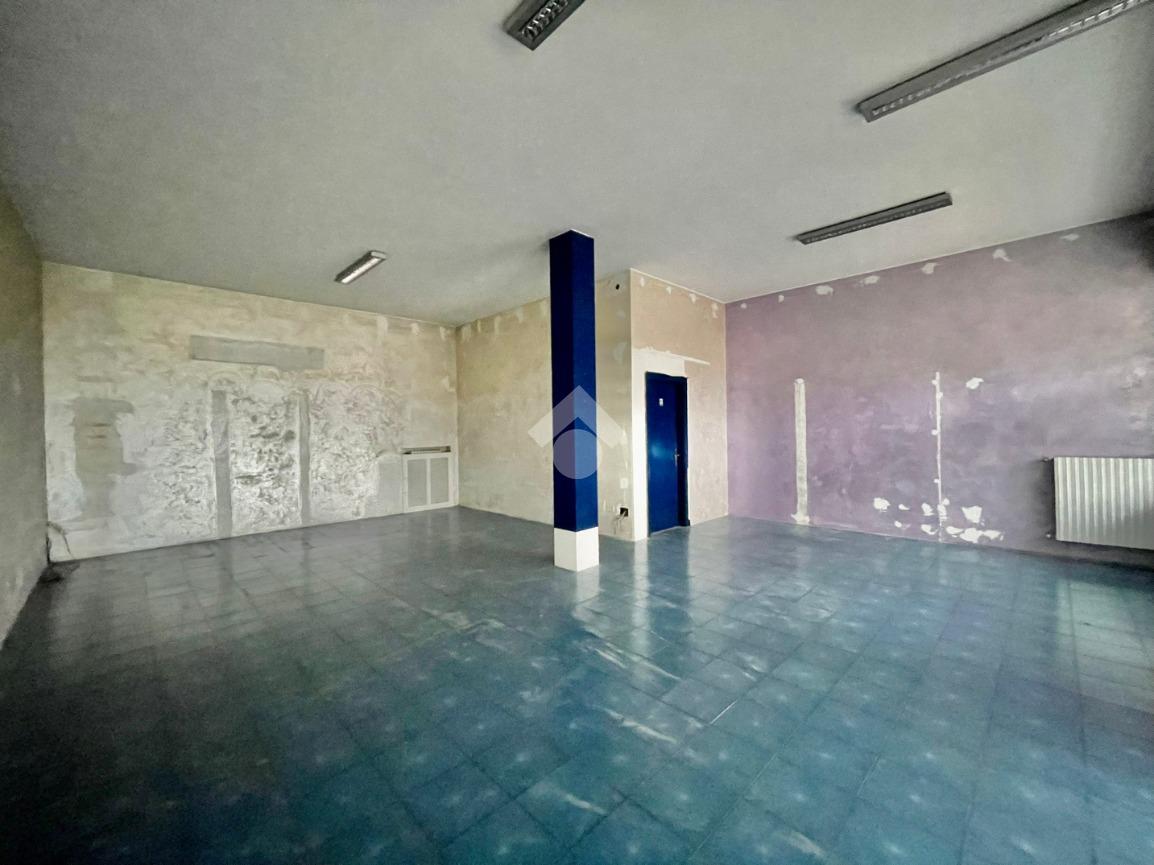 Negozio in affitto a Cividate Al Piano