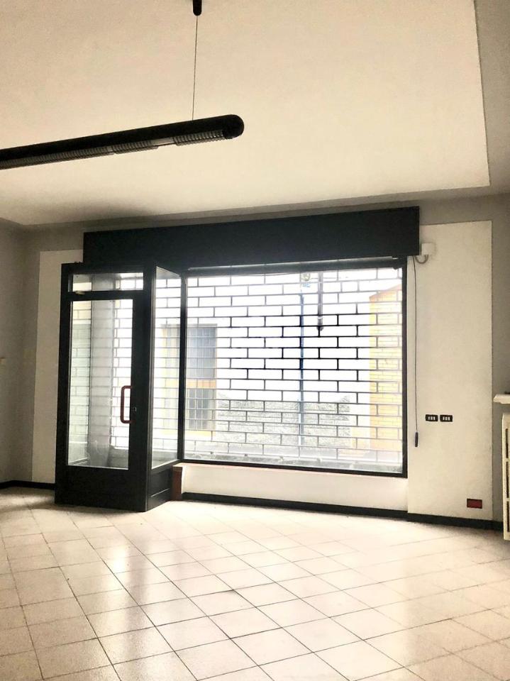 Negozio in vendita a Cividate Al Piano