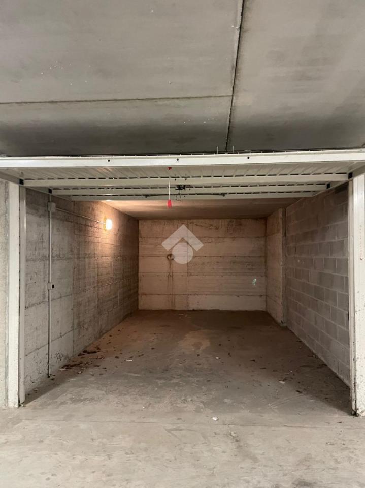 Box in vendita a Romano Di Lombardia