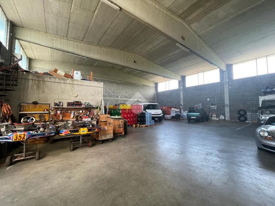 Capannone in vendita a Calcio