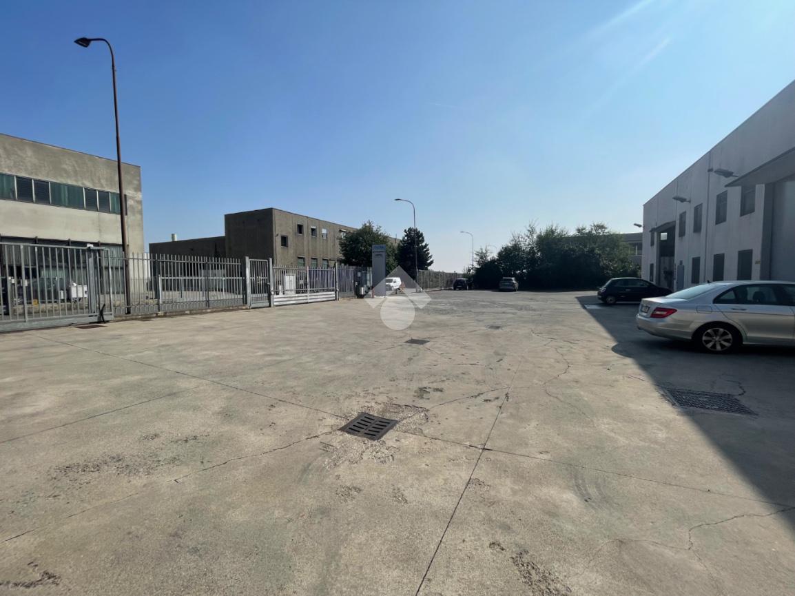 Capannone in affitto a Mornico Al Serio