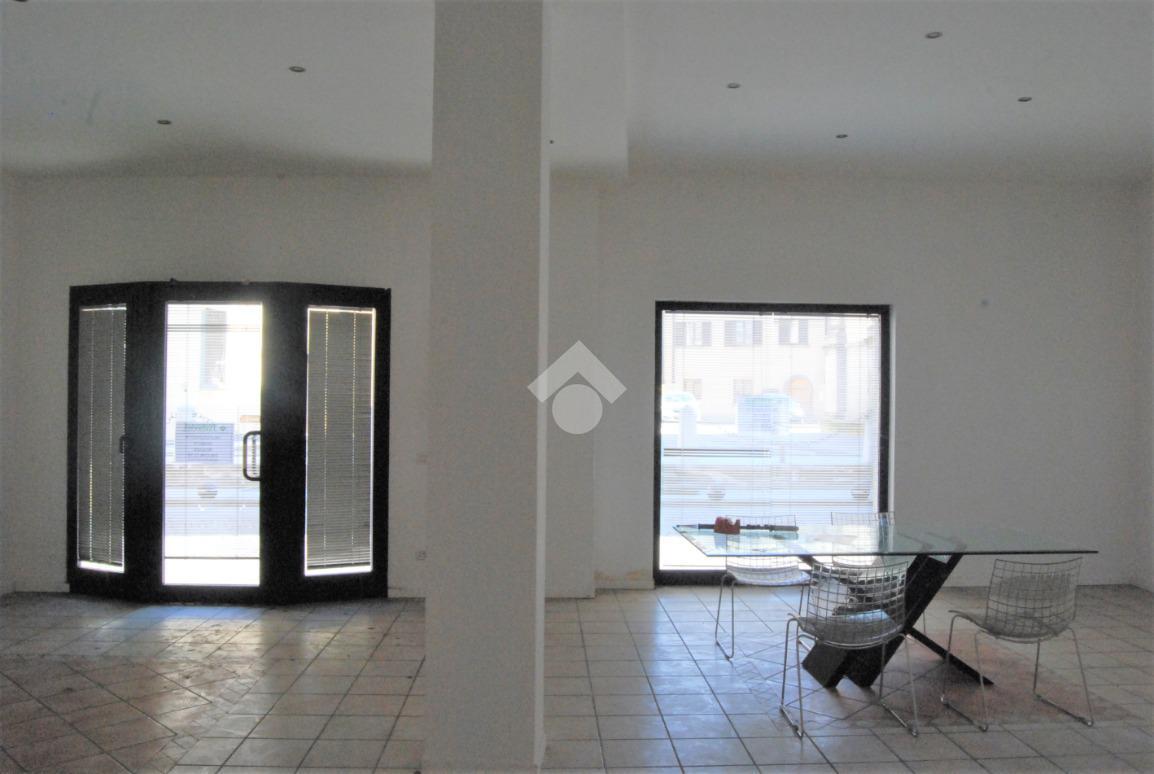 Negozio in vendita a Spirano