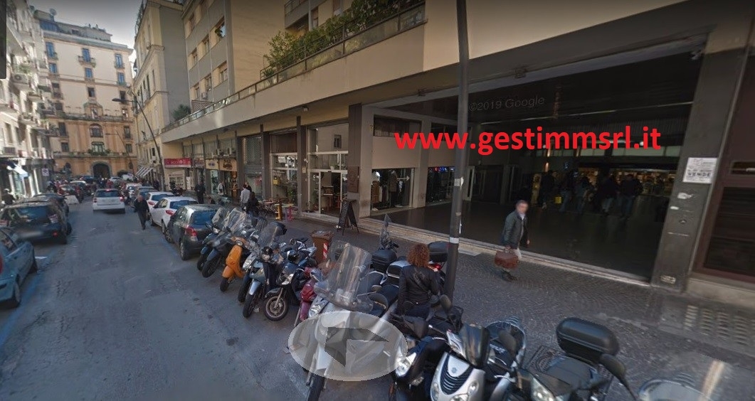 Negozio in affitto a Napoli