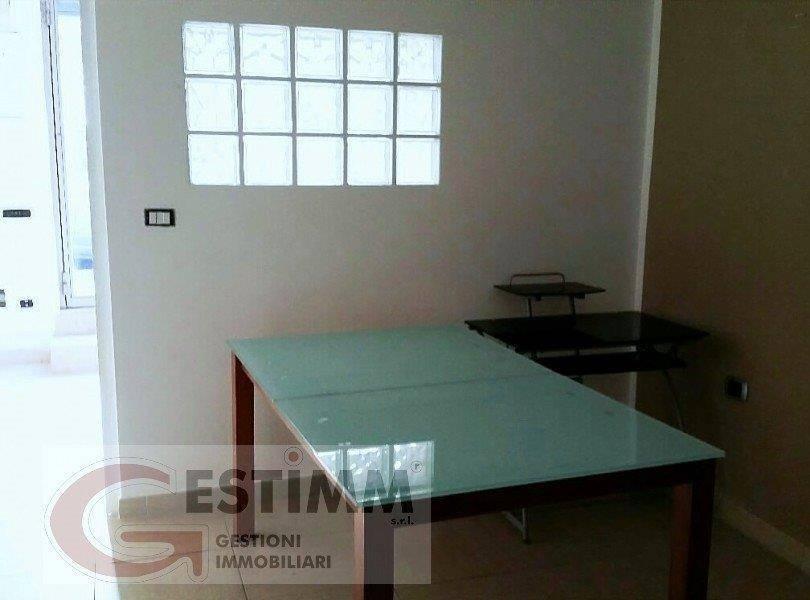 Esercizio commerciale in vendita a Napoli