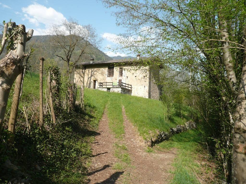 Rustico in vendita a Piazza Brembana