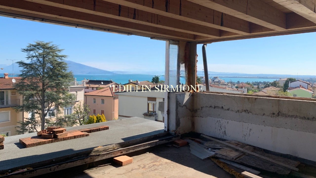 Appartamento in vendita a Desenzano Del Garda