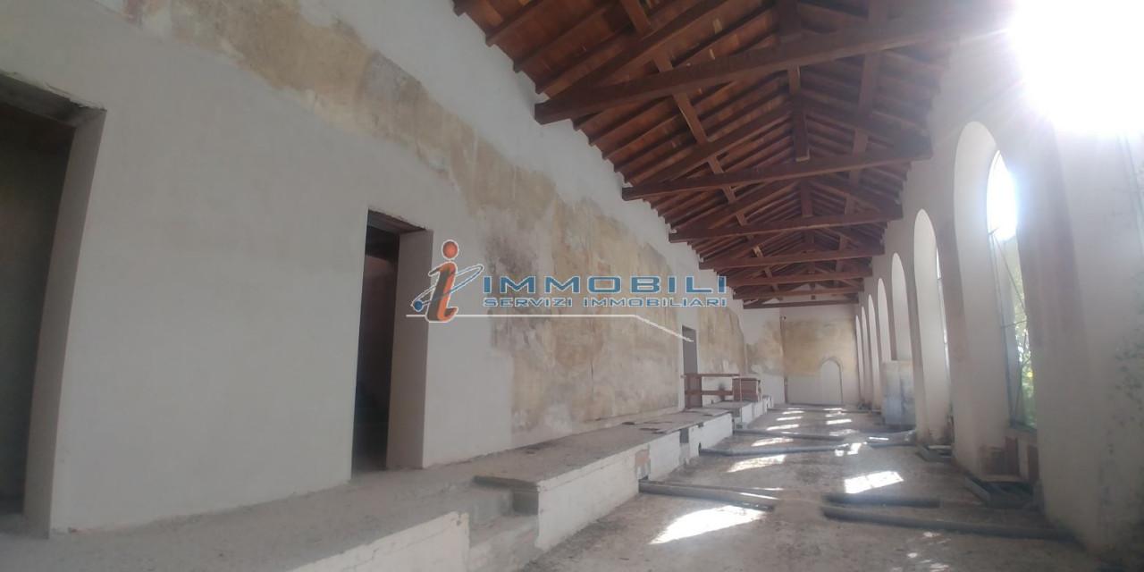 Esercizio commerciale in affitto a Vimercate