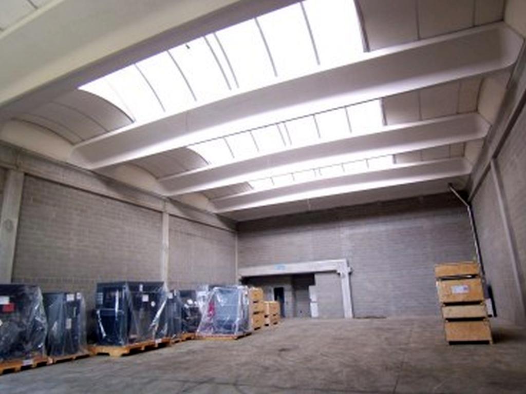 Capannone in vendita a Arese