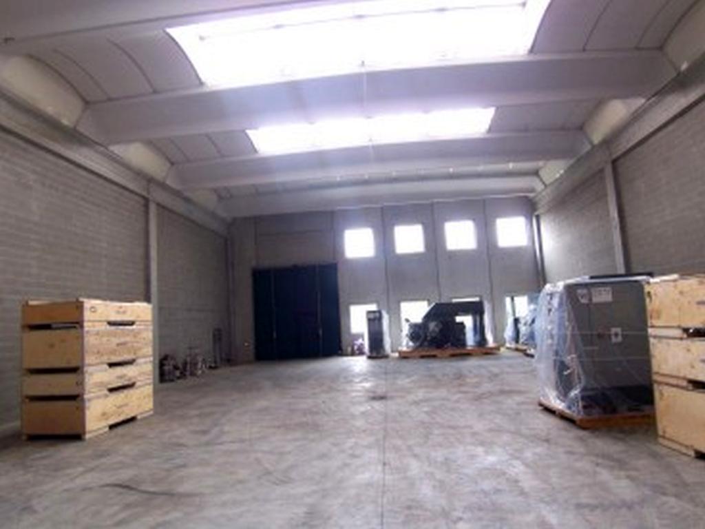 Capannone in vendita a Arese