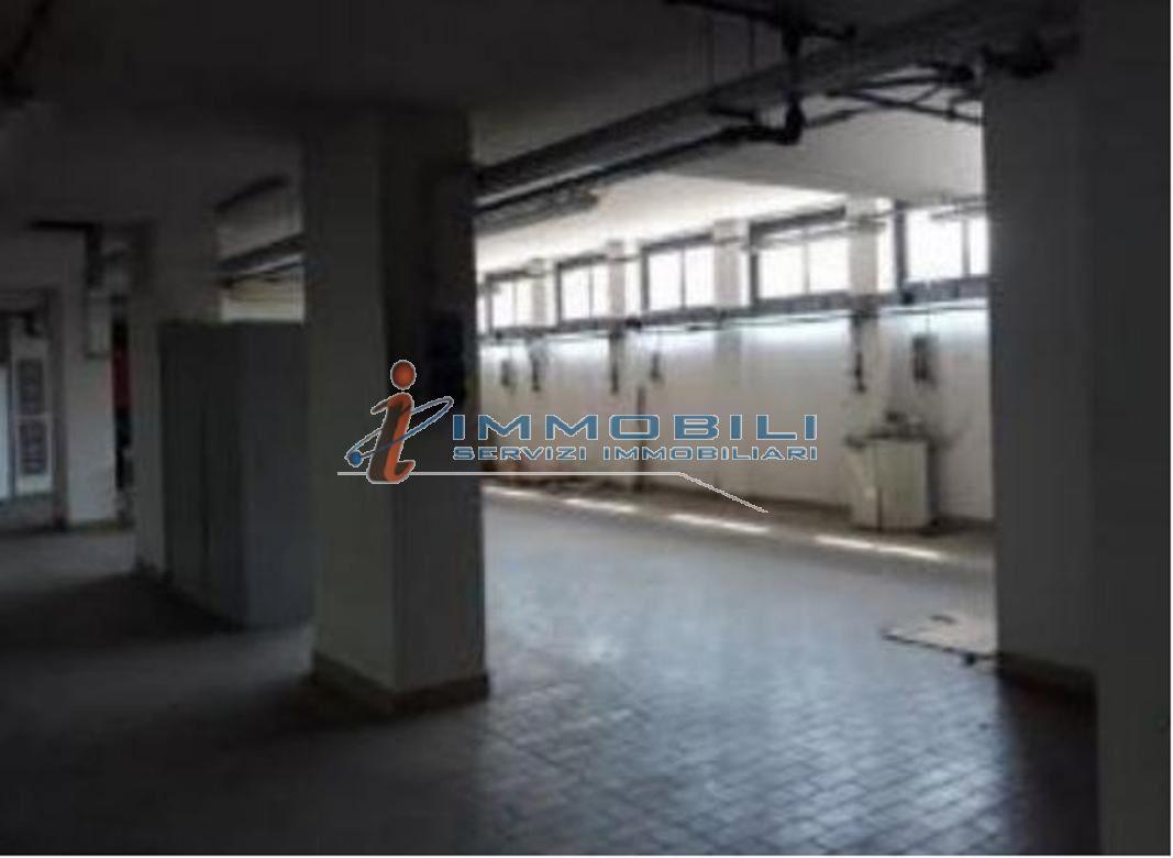 Capannone in vendita a Milano