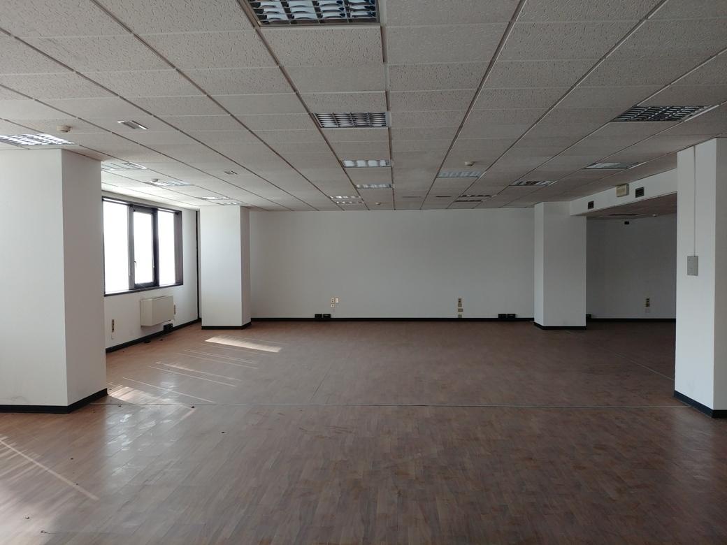 Esercizio commerciale in affitto a Agrate Brianza