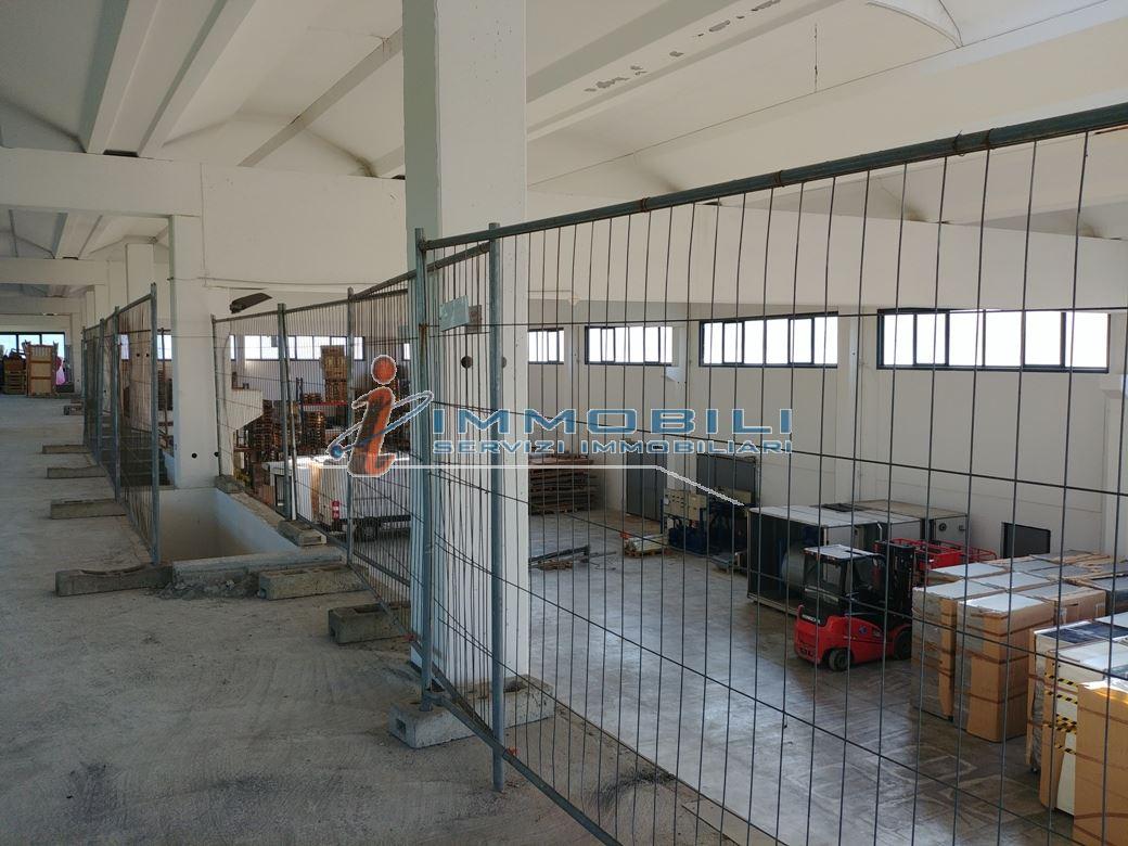 Magazzino in vendita a San Zenone Al Lambro
