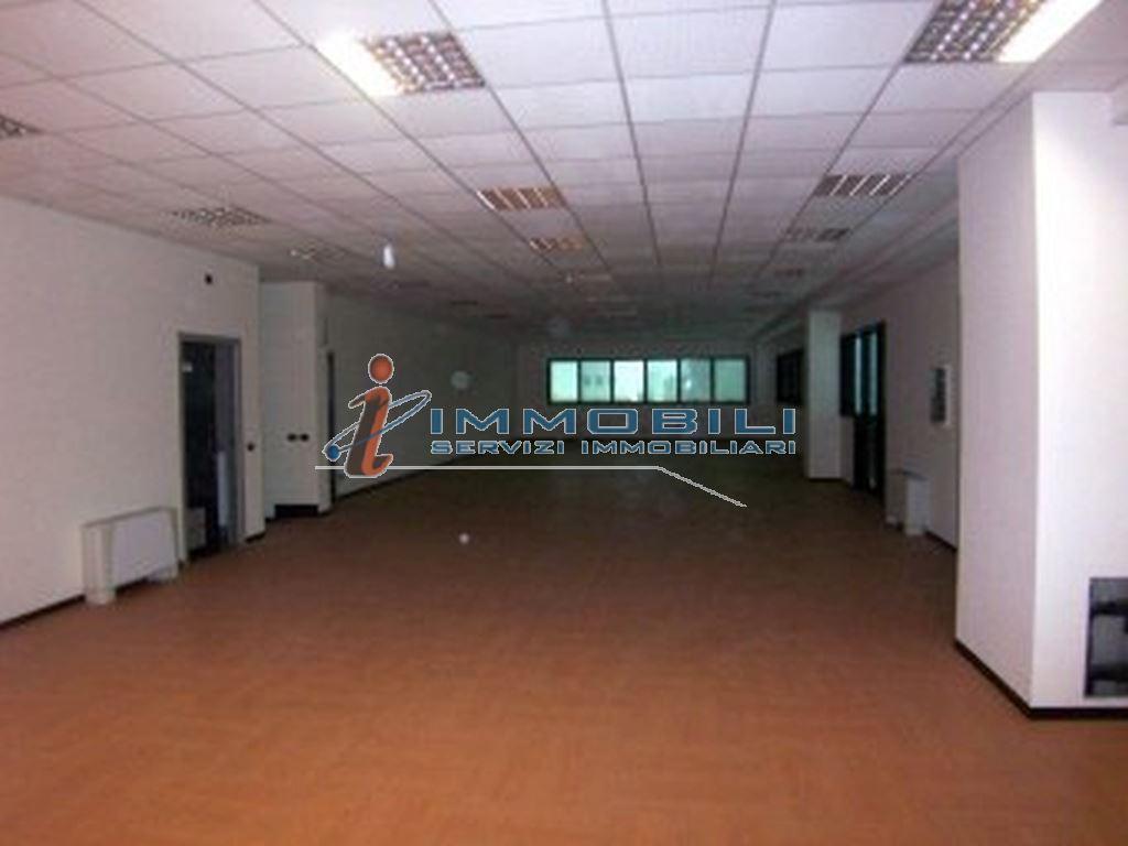 Laboratorio in affitto a Peschiera Borromeo