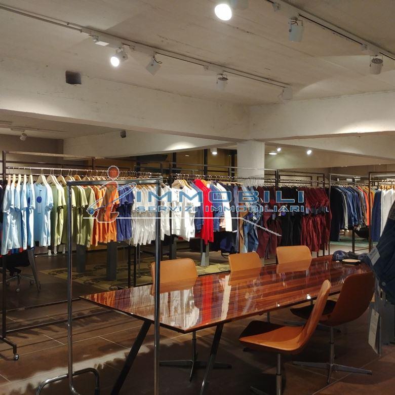 Negozio in vendita a Milano