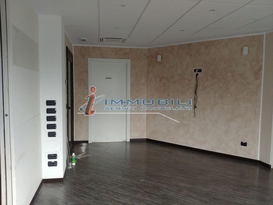 Ufficio in affitto a Cologno Monzese